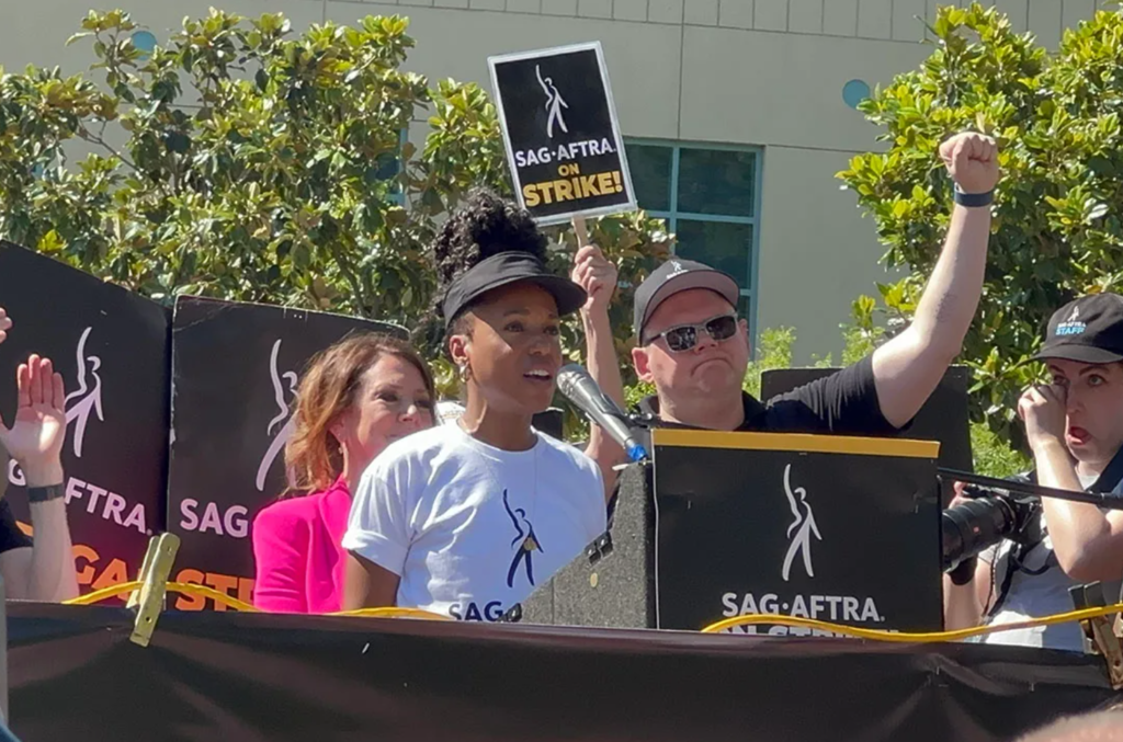 Kerry Washington, Martin Sheen shout for solidarity between Hollywood ...